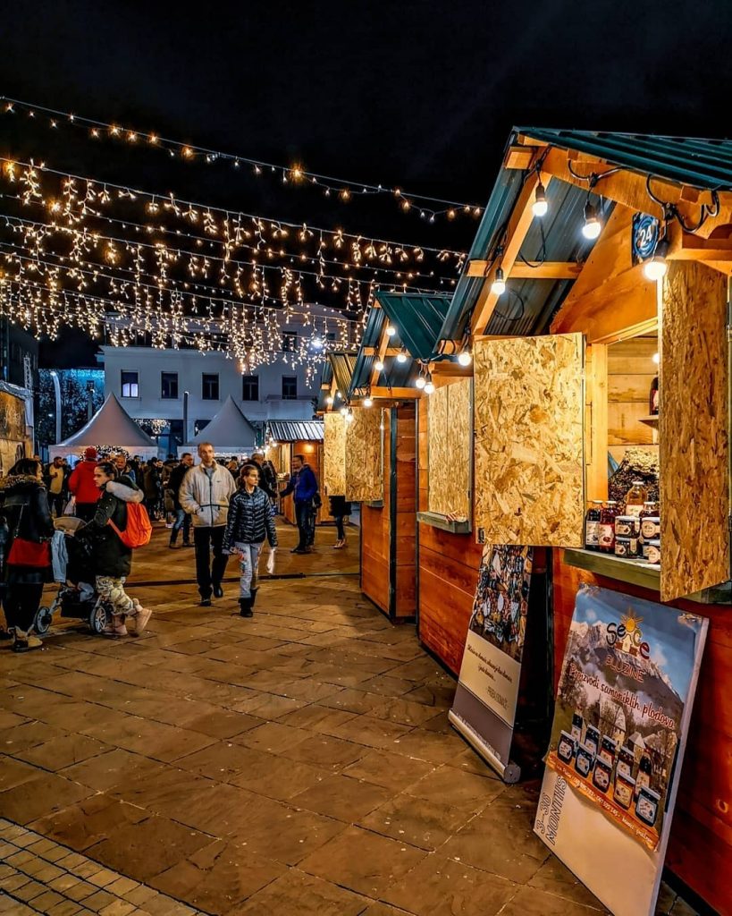 Centar Podgorice zablistao, sinoć otvoreno i klizalište! | Share Montenegro