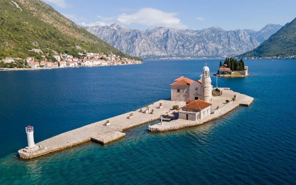 Ostrvo Gospa od Škrpjela jedinstveno po svojoj istoriji i ljepoti ...