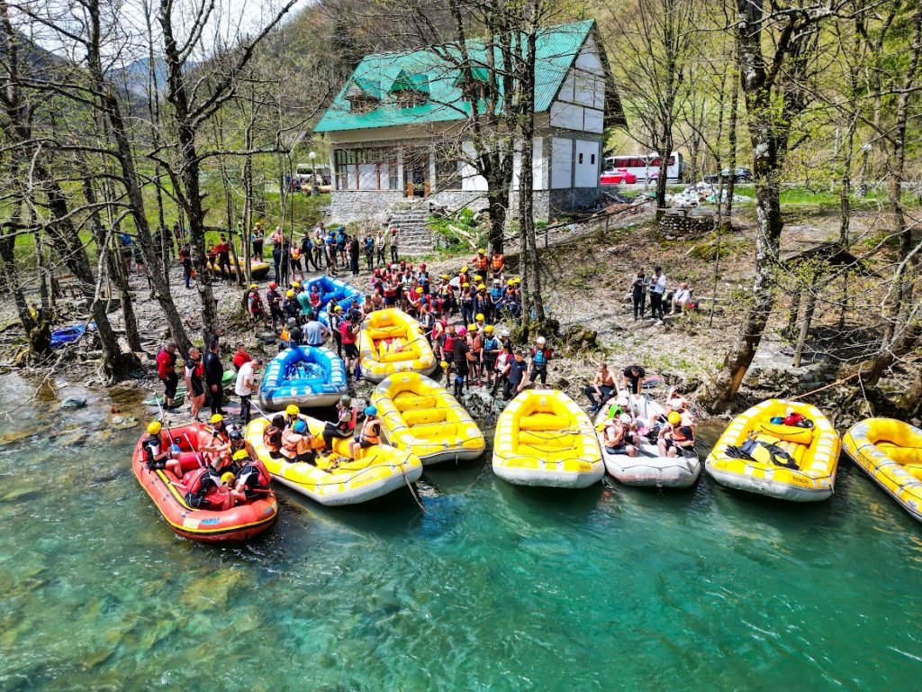Nezaboravno: Prvomajski spust hladnom Tarom! | Share Montenegro